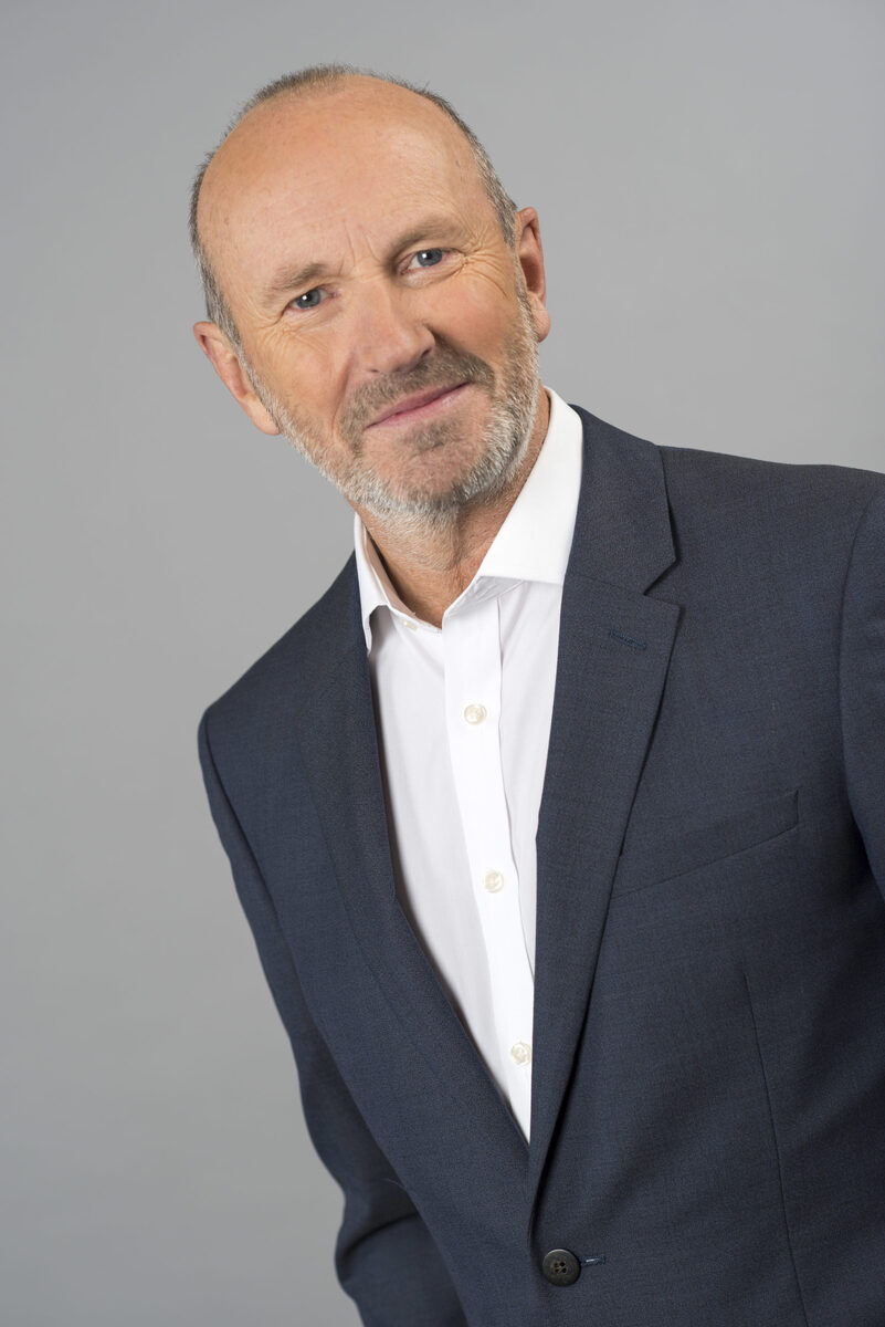 West Coast Today - News - Comedian Fred brings cheer to farmers