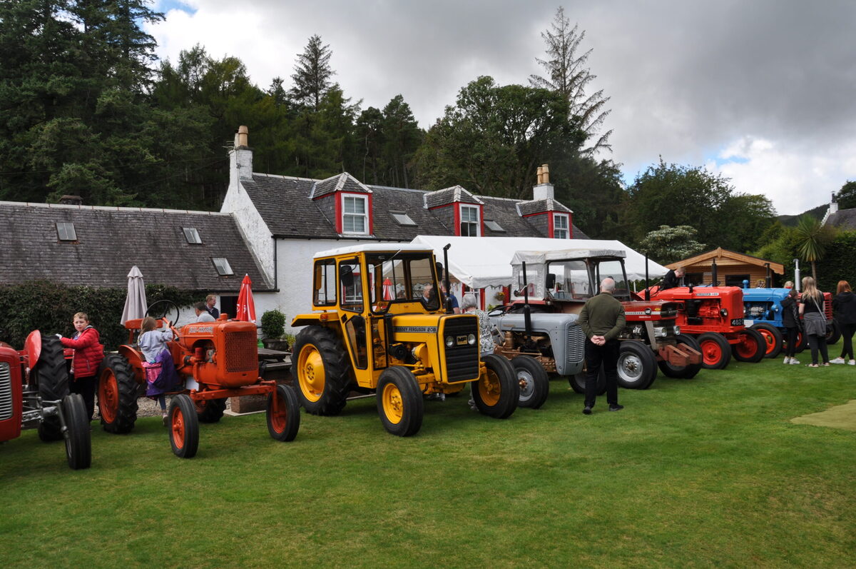 West Coast Today - News - Tractors pull in a crowd at museum’s final ...