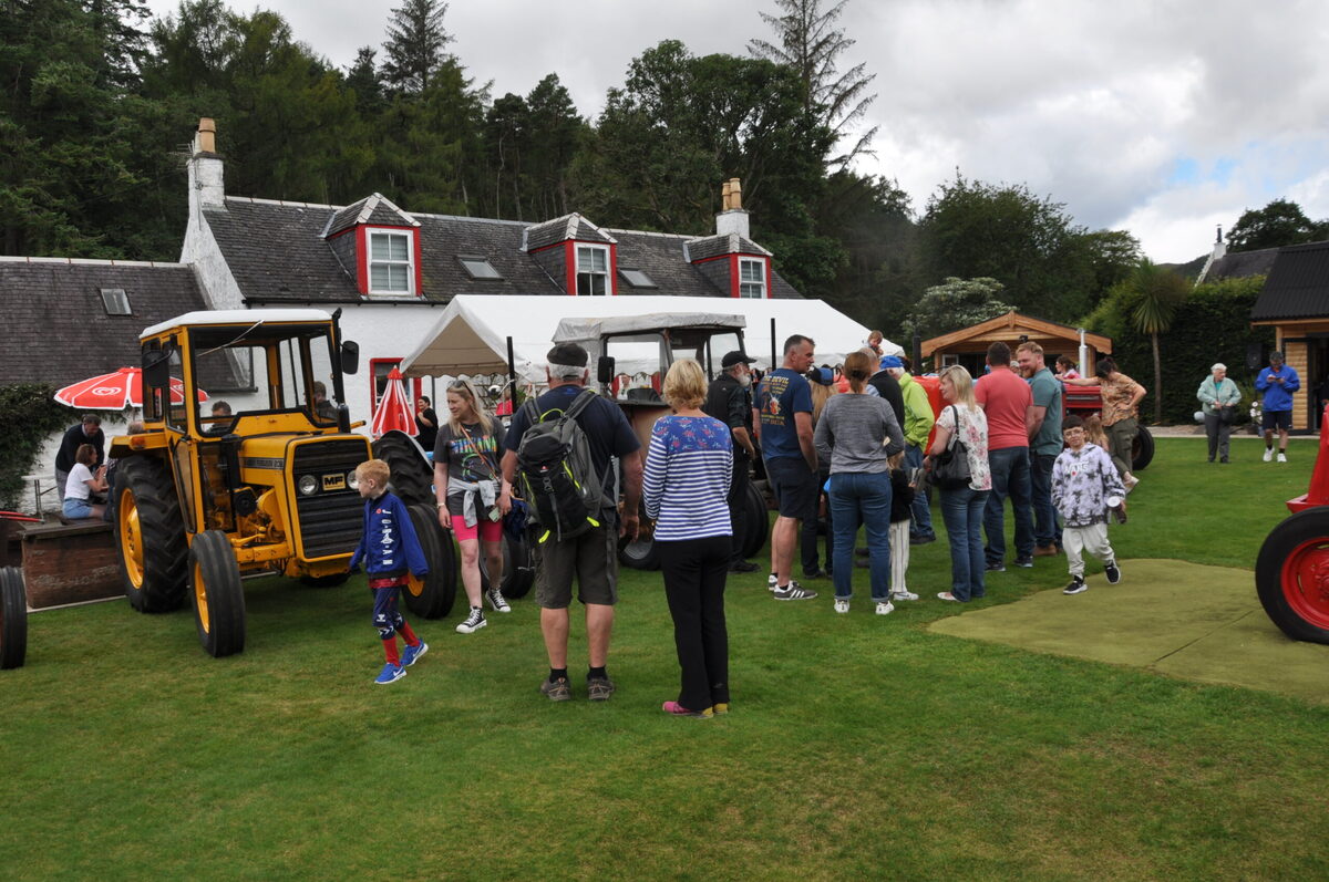 West Coast Today - News - Tractors pull in a crowd at museum’s final ...
