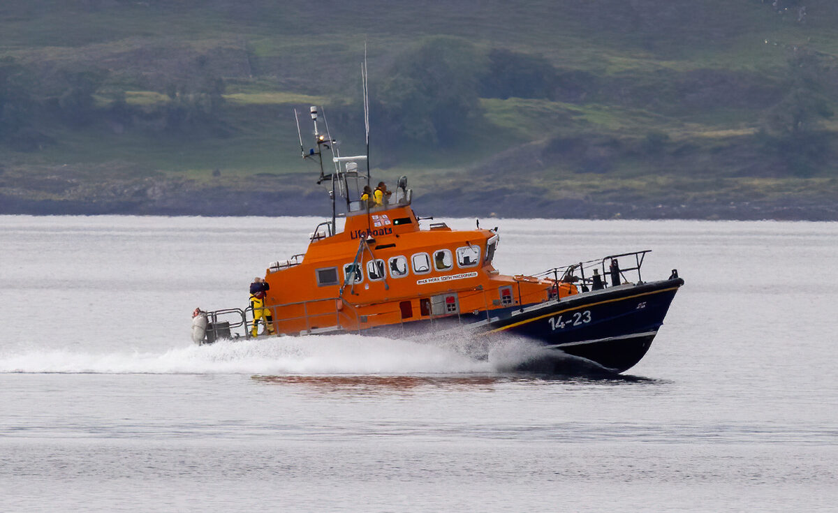 West Coast Today - News - Oban lifeboat rescues four clinging to ...