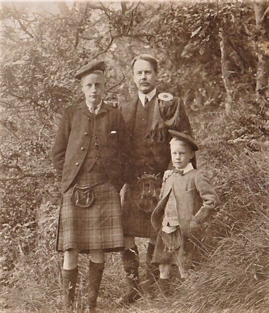 West Coast Today - Media Library - Neil Munro with his eldest son Hugh ...