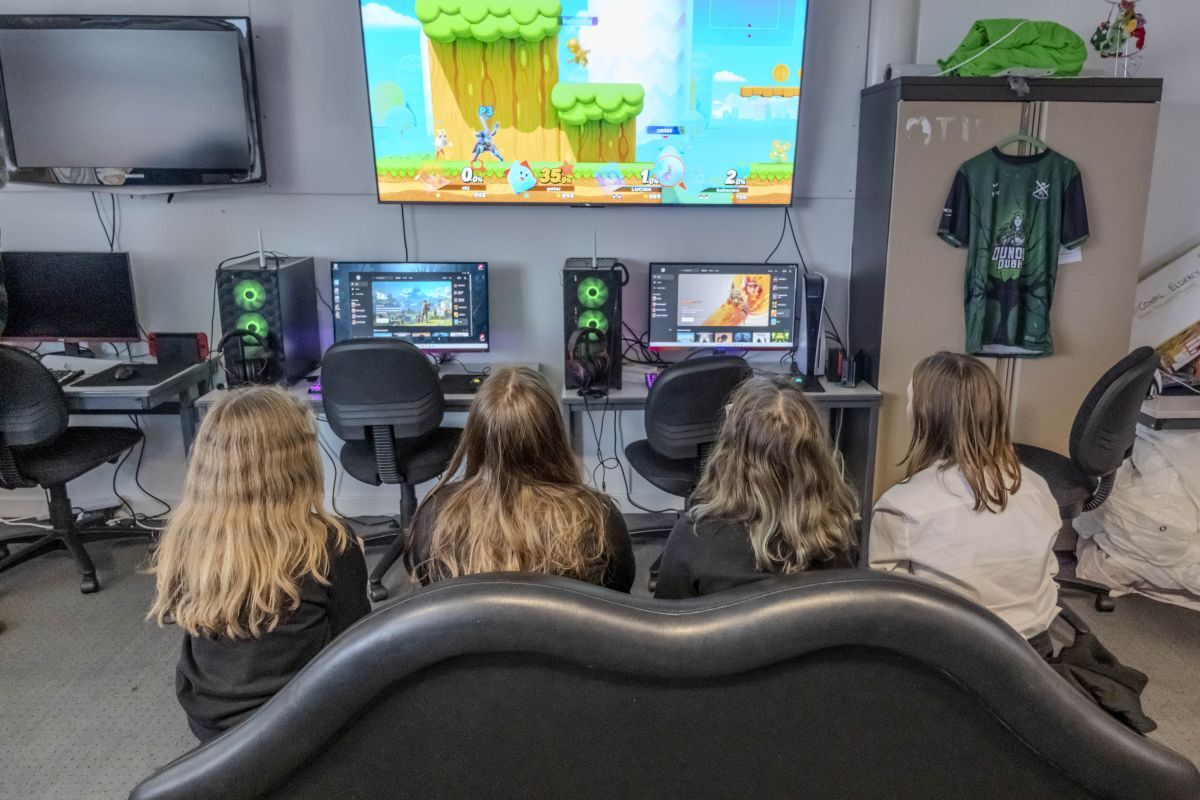 West Coast Today - News - Dunoon pupils pilot new esports qualification