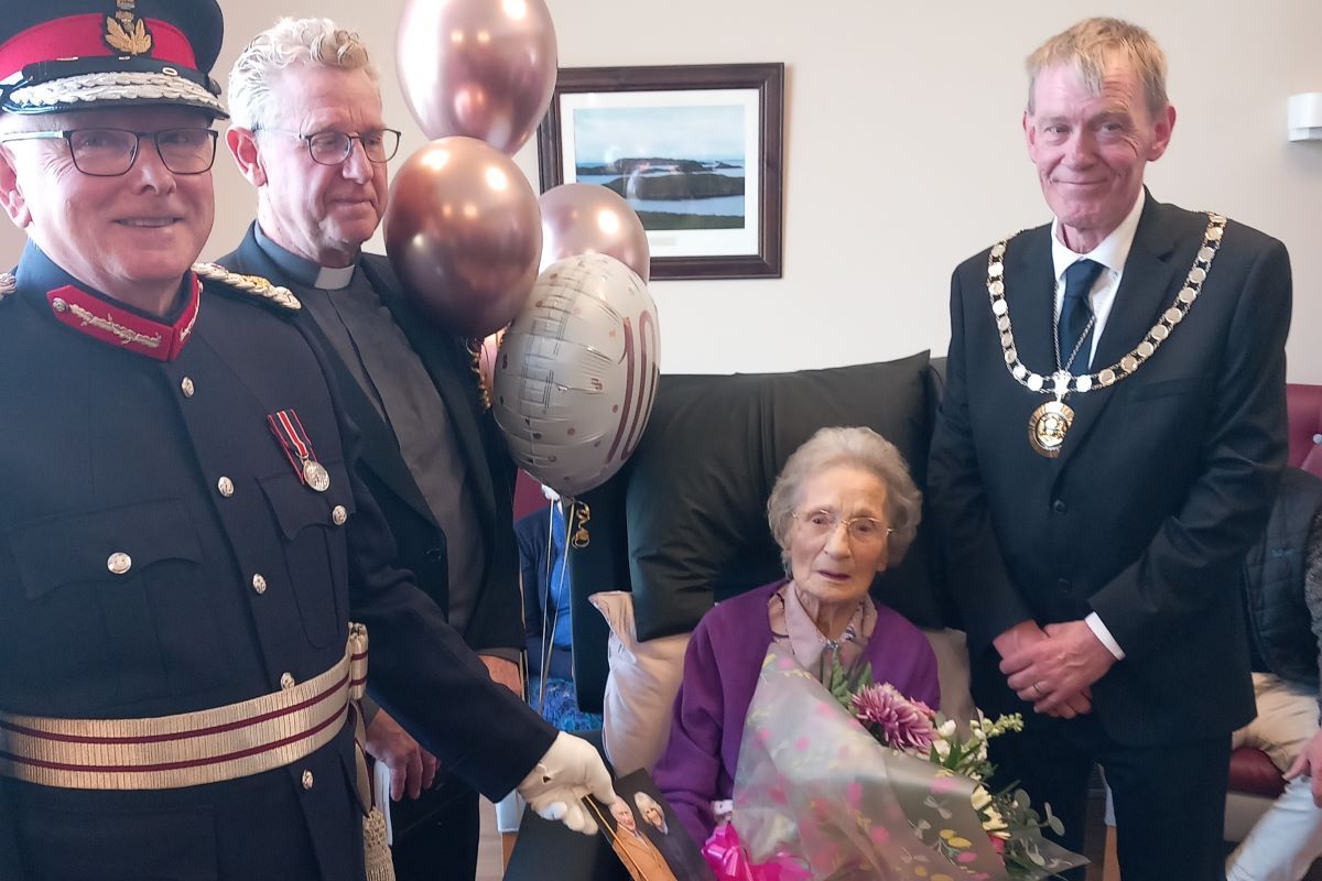 West Coast Today - News - A ringing endorsement for Lewis centenarian Belle