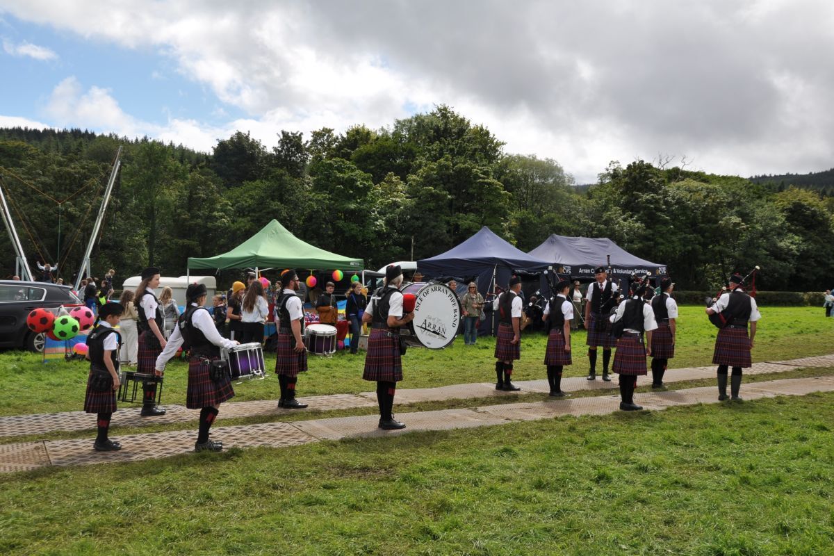 West Coast Today - Media Library - The Arran Pipe Band treated visitors ...