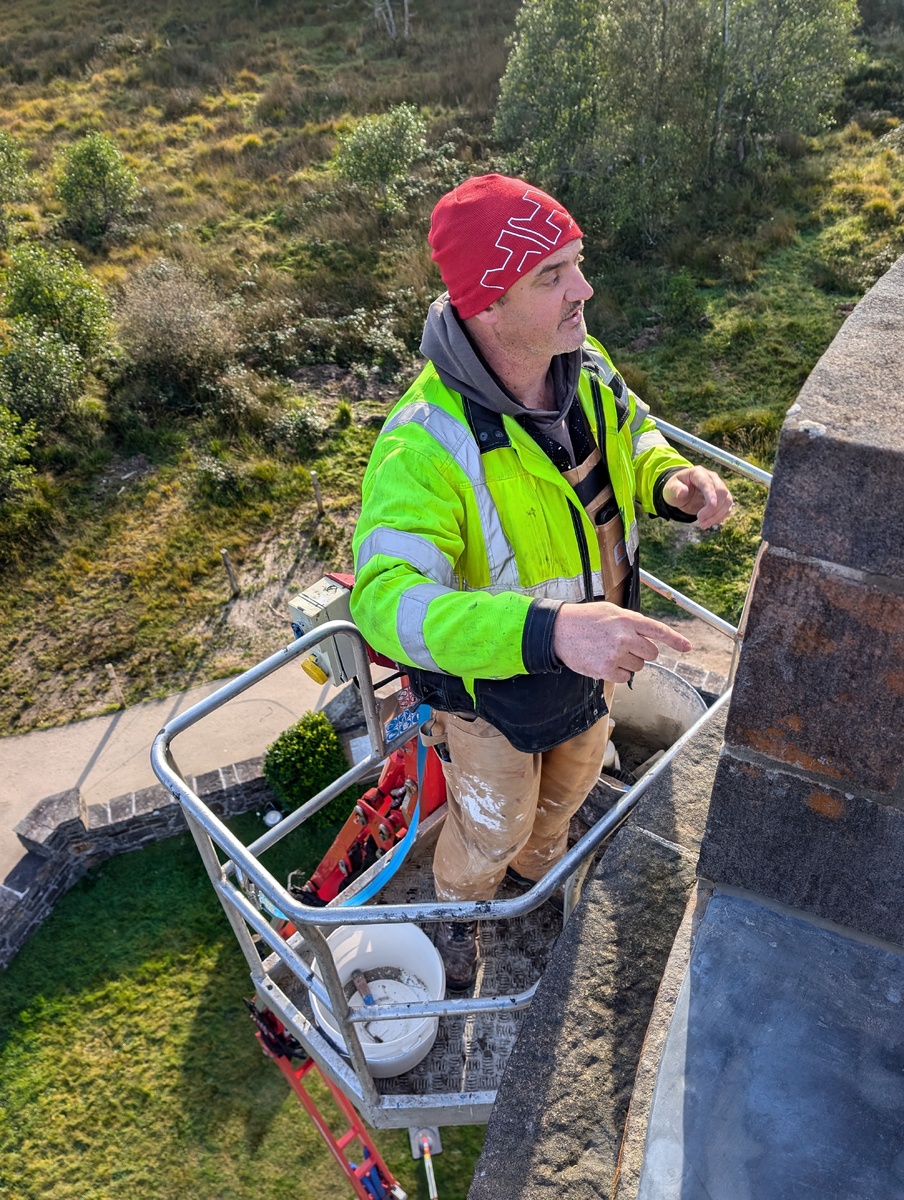 West Coast Today - News - Stonemasons scale the heights to weatherproof ...