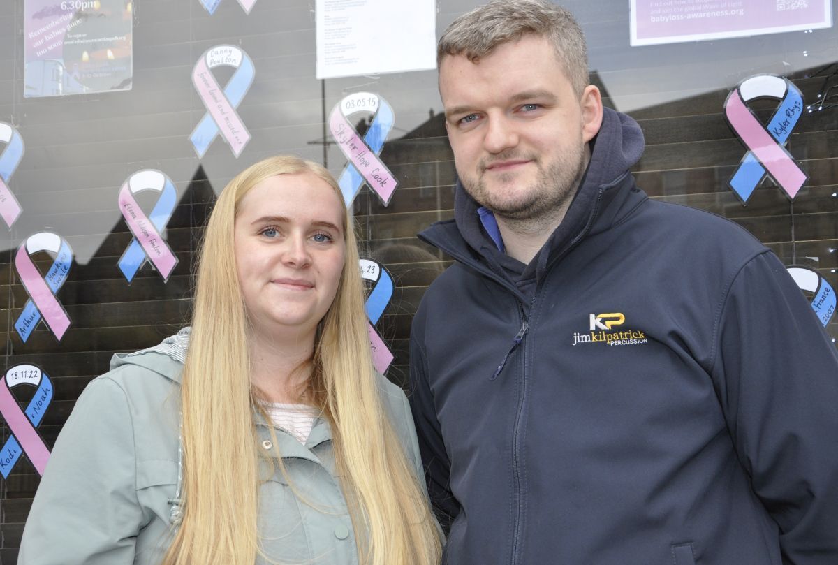 West Coast Today - News - Couple's touching act remembers the lives of ...