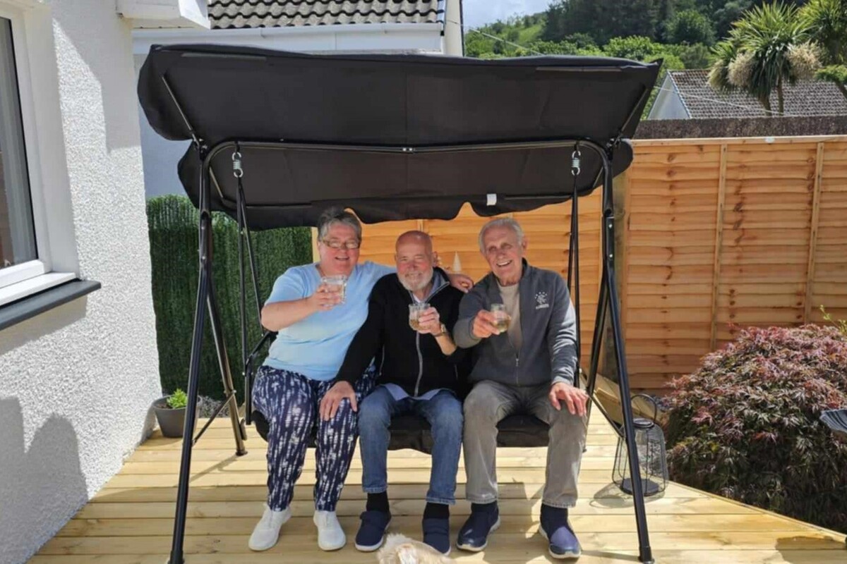 West Coast Today - Media Library - Tommy Thomson, centre, with Liz ...