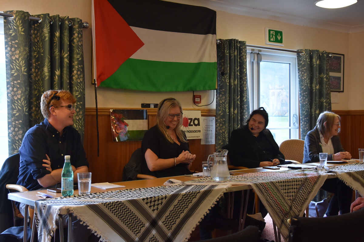 West Coast Today - News - Stop the War meeting shows overwhelming ...