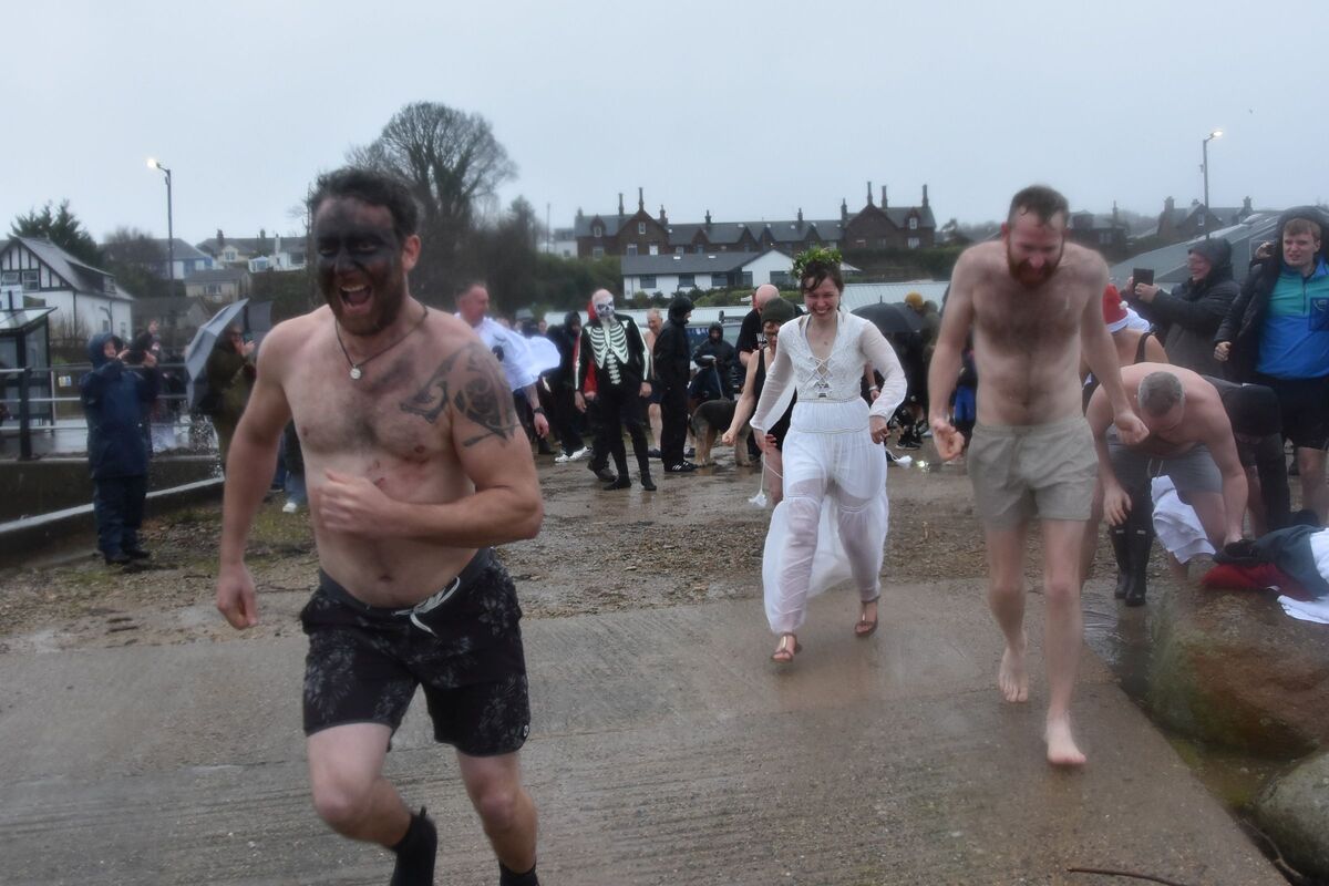 West Coast Today - Media Library - Three dookers run to be the first in ...