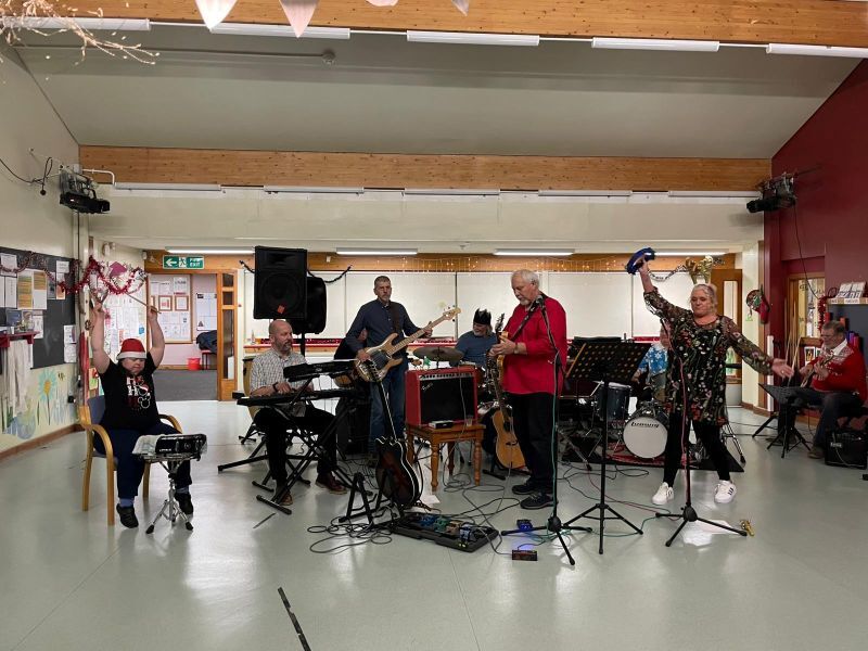West Coast Today - Leisure - Easy Club Hits High Note with Grant ...