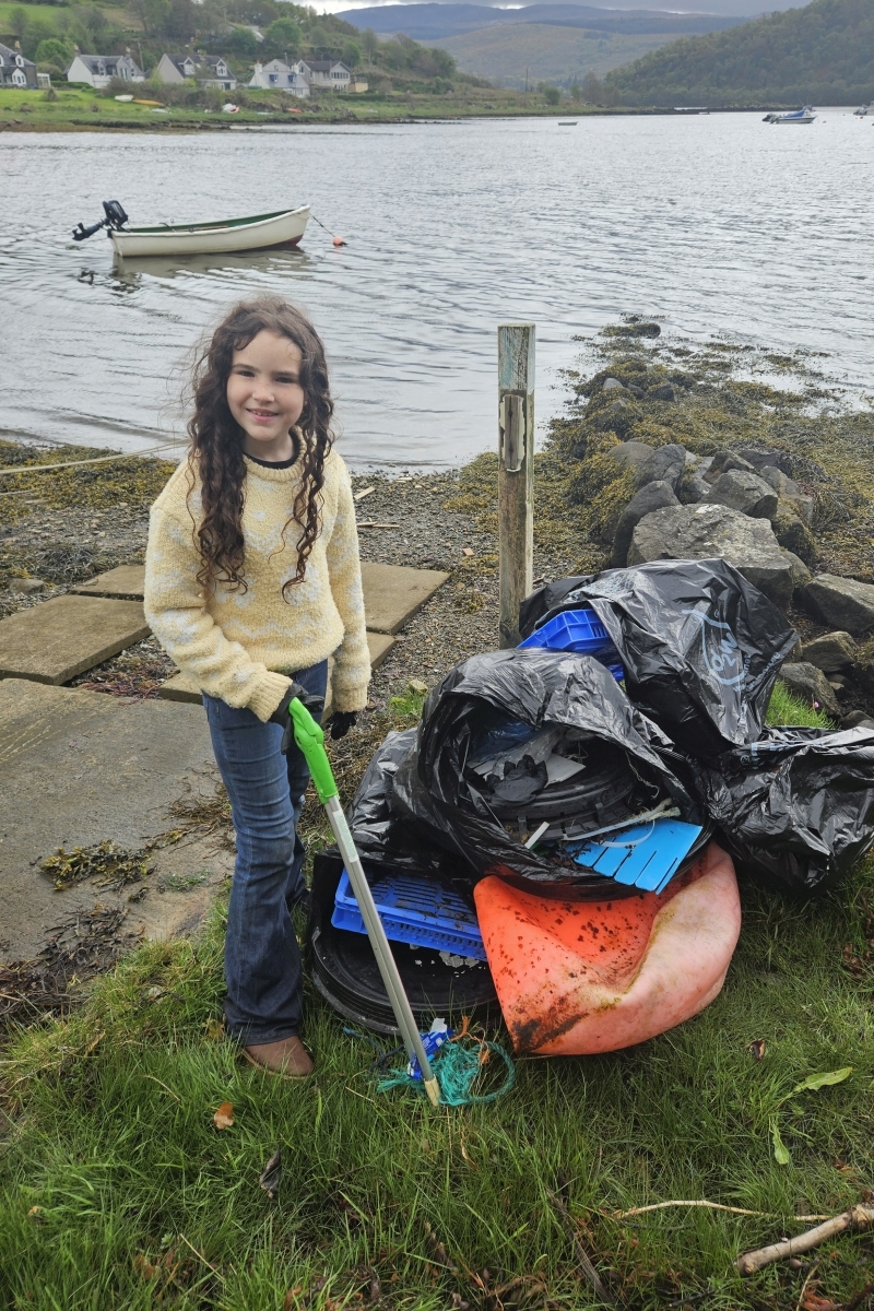 West Coast Today - News - Tayvallich grabs litter in spring clean