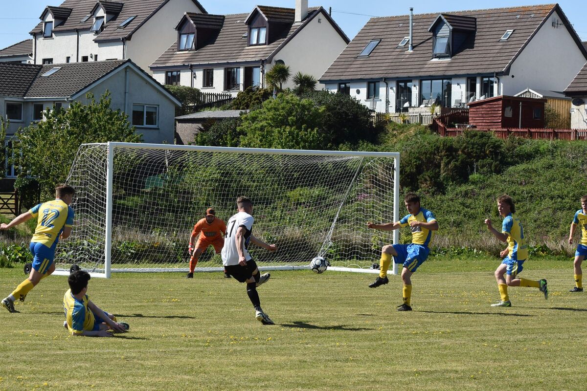 West Coast Today - Media Library - Southend keeper Fraser Mackenzie ...