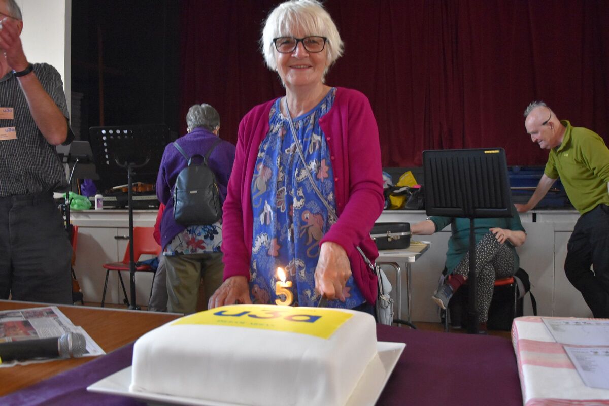 West Coast Today - Media Library - Mandy Lovejoy cuts the cake that she ...