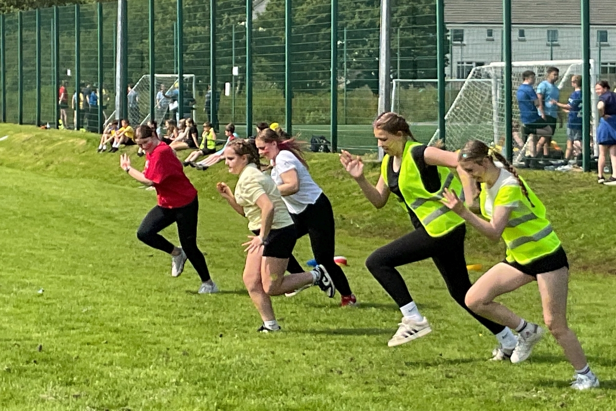 West Coast Today - Media Library - High school girls' race at Tarbert ...
