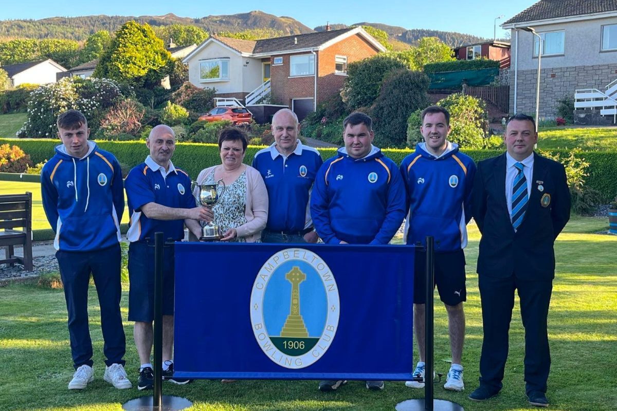 West Coast Today - Sport - Foursome lift Leishman bowls trophy