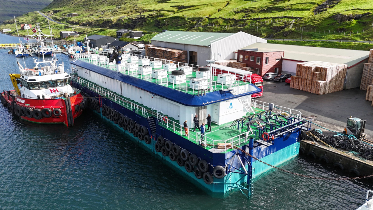 Fish Farmer - UNITED KINGDOM - Record-breaking barge and eco-friendly ...