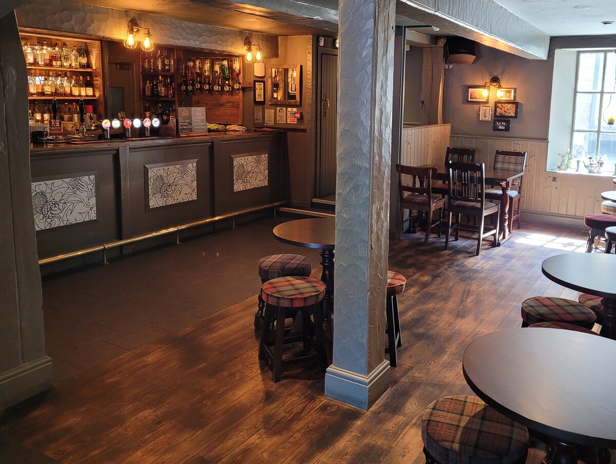 West Coast Today - News - Fort William's Ben Nevis Bar named best pub ...