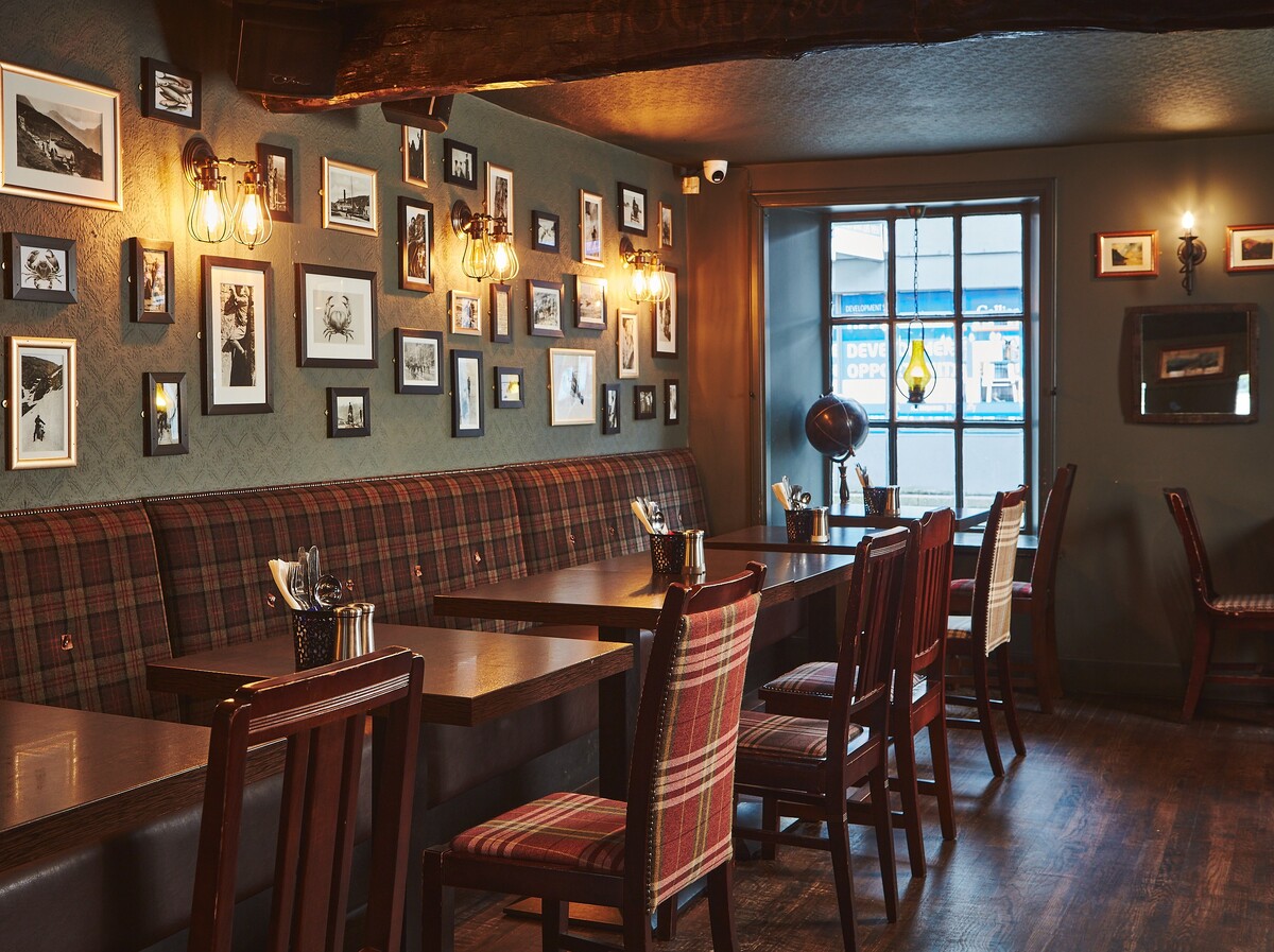 West Coast Today - News - Fort William's Ben Nevis Bar named best pub ...