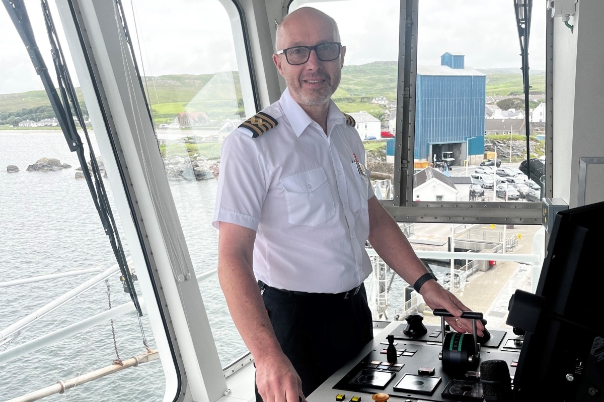 West Coast Today - News - Finlaggan crew bid fond farewell to captain