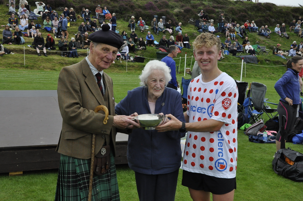 West Coast Today - News - Crowd takes the crown at Mull Highland Games
