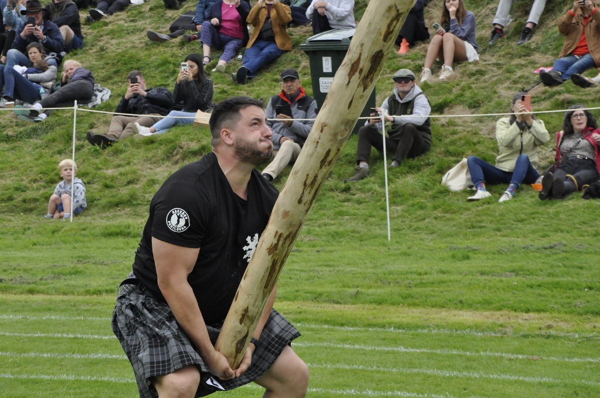 West Coast Today - News - Crowd takes the crown at Mull Highland Games