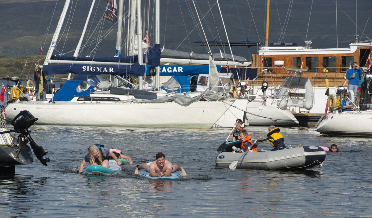 West Coast Today - Sport - Records broken at breezy 77th West Highland ...