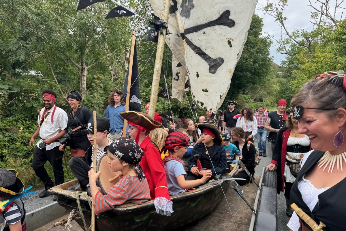 West Coast Today - Media Library - Craignish Pirate Parade hits the ...