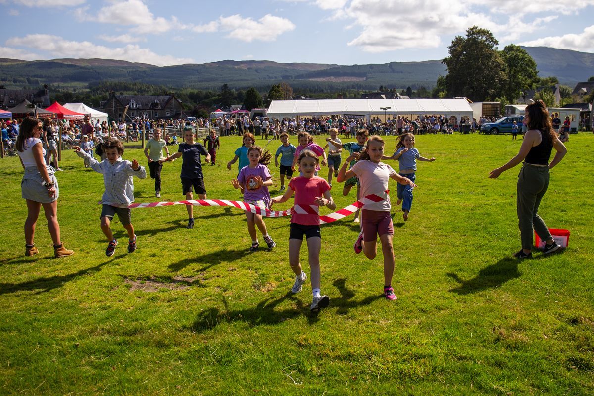 West Coast Today - News - Sunshine and smiles at the annual Killin ...