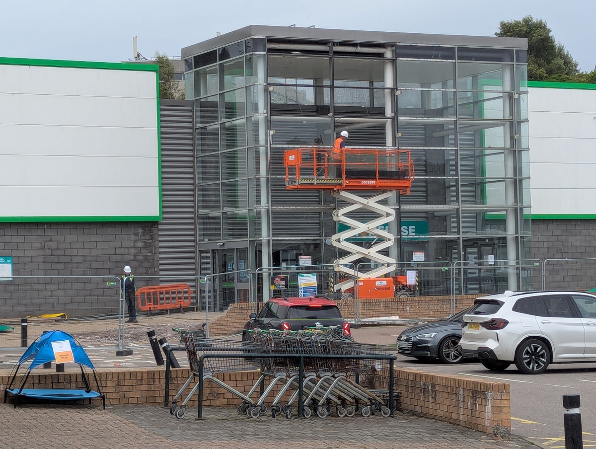 West Coast Today - News - Work begins on Oban's new Home Bargains store