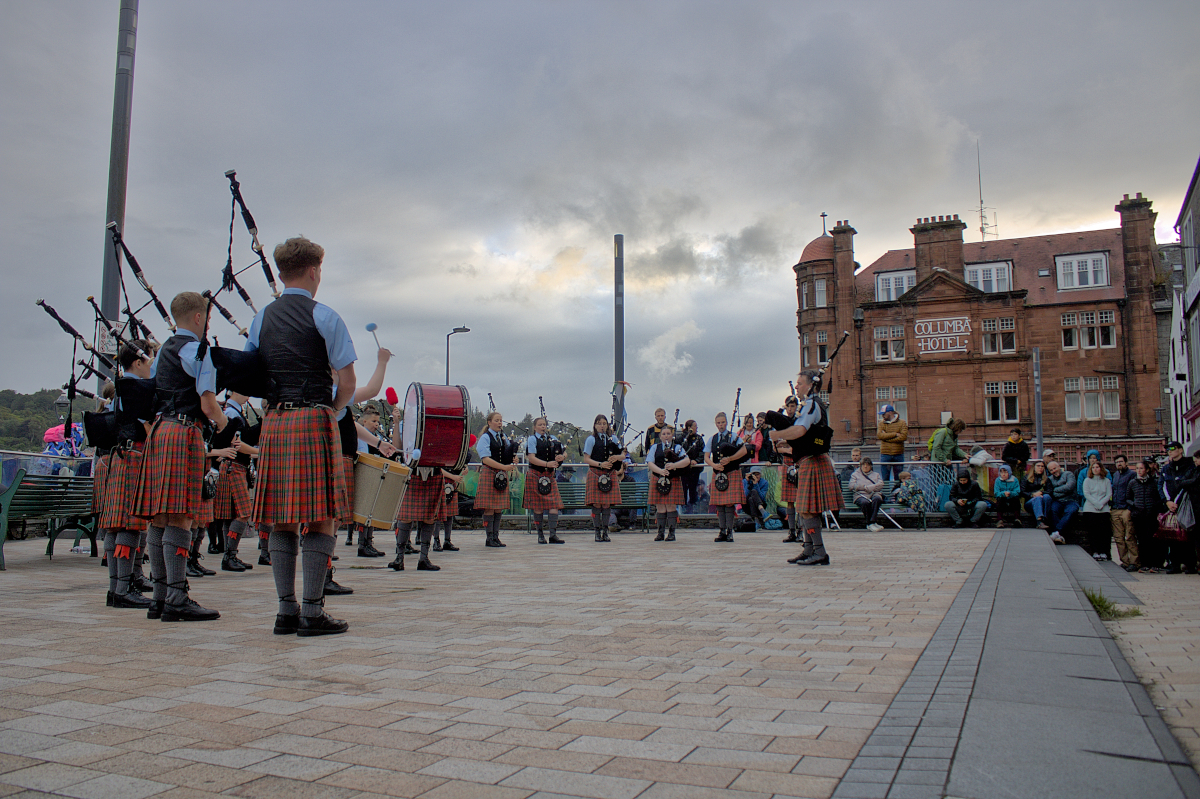 West Coast Today - News - Oban High School Pipe Band to play Hoolie in ...