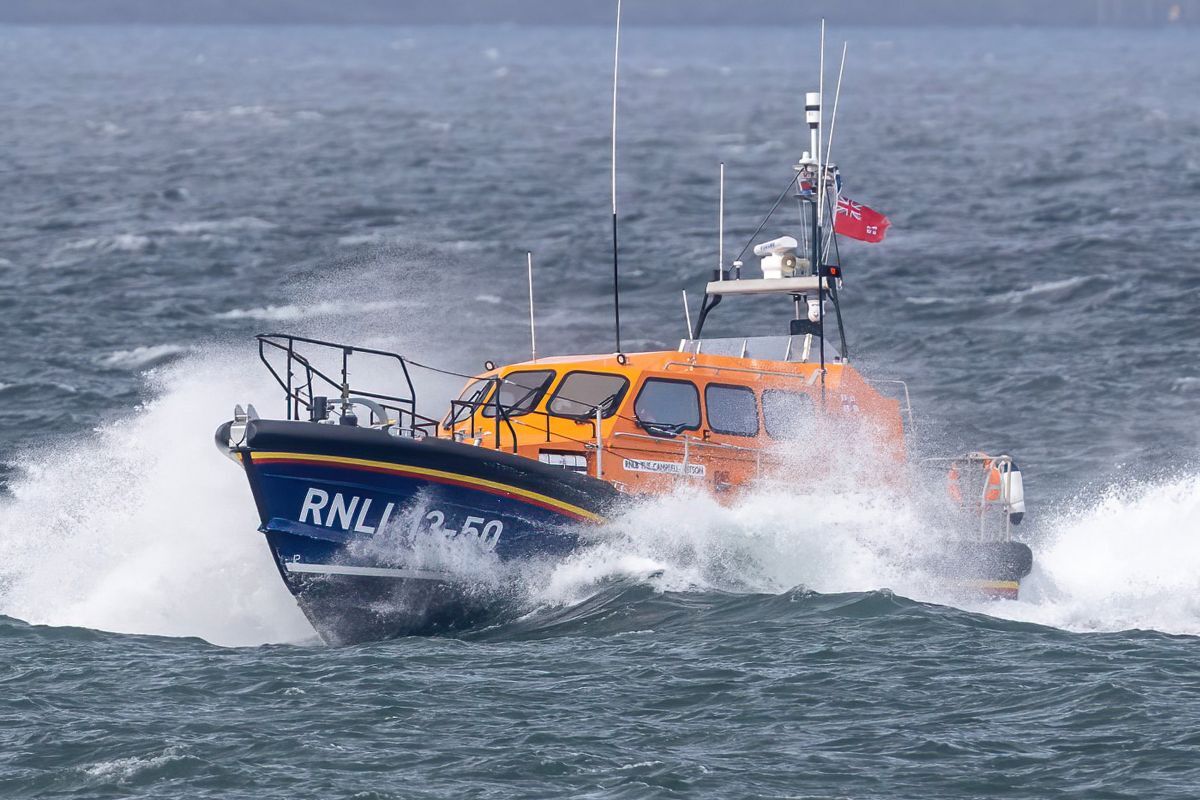 West Coast Today - News - RNLI Oban lifeboat rescues yacht near ...