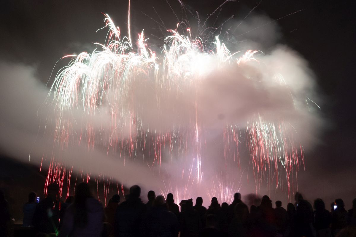 West Coast Today - News - Banging turnout for fireworks