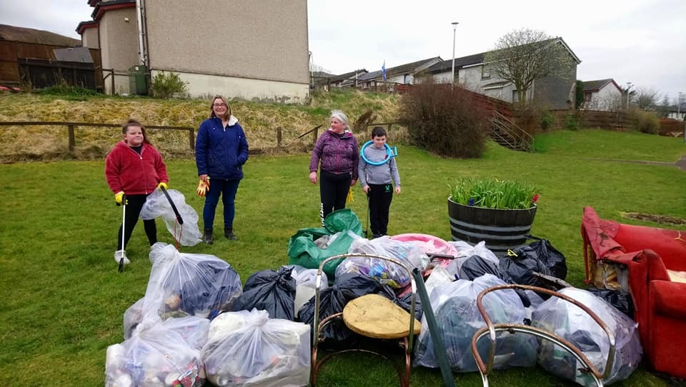 West Coast Today - News - Upper Achintore 'Spring-into-Summer' clean-up