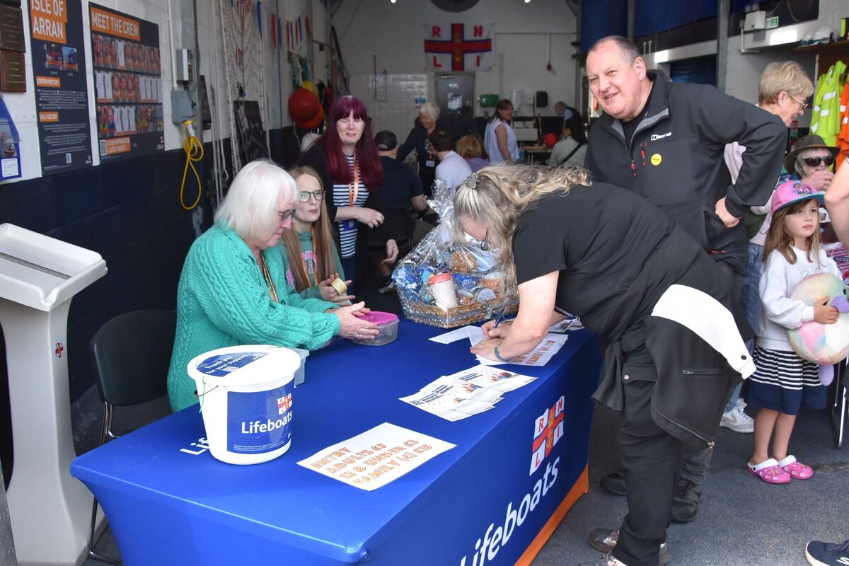 West Coast Today - Leisure - Fundraising success at RNLI coffee morning